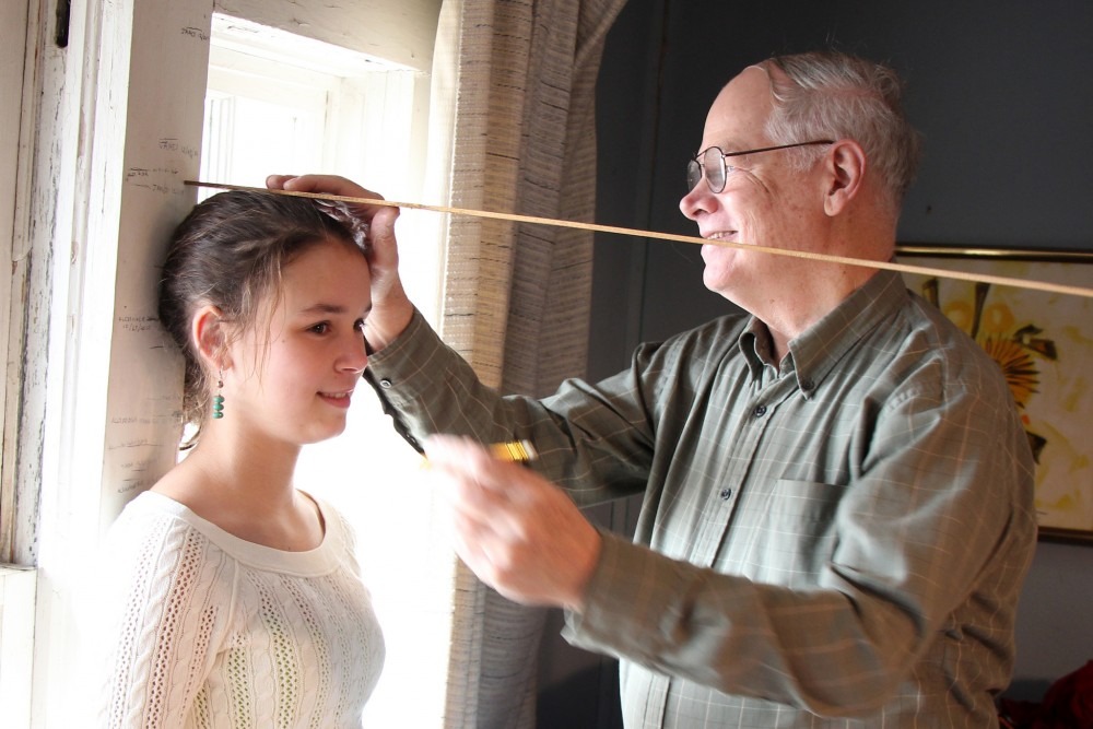 5 Reasons Why Being Short is Better Than Being Tall | Popcornews